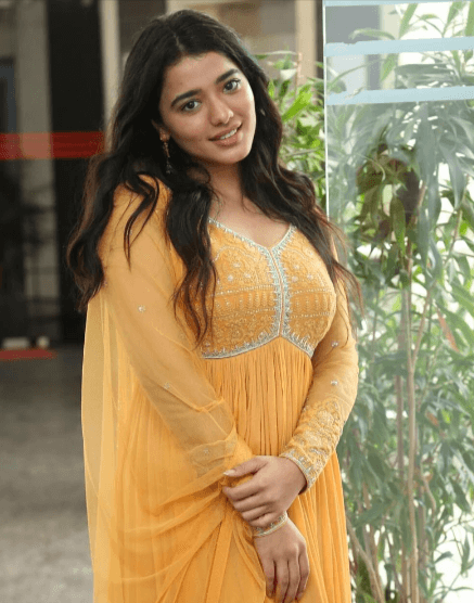 Top 20 Best Female Indian Models With Gorgeous Photos